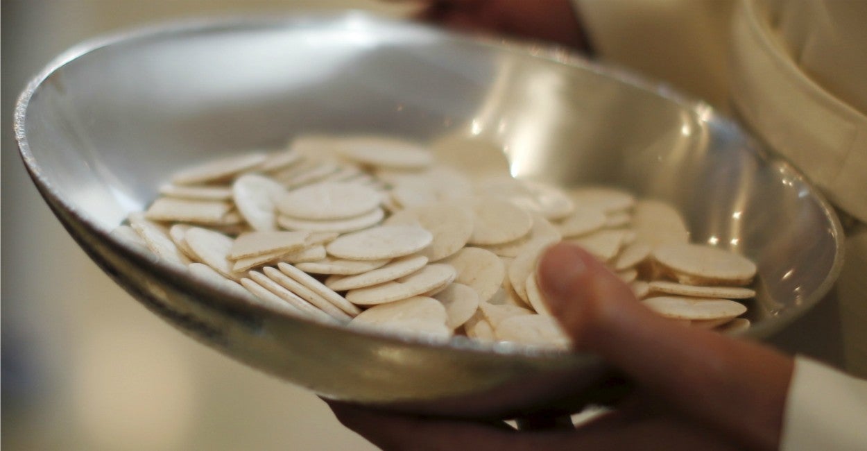 Nuns Prepare 100,000 Communion Wafers for Papal Visit