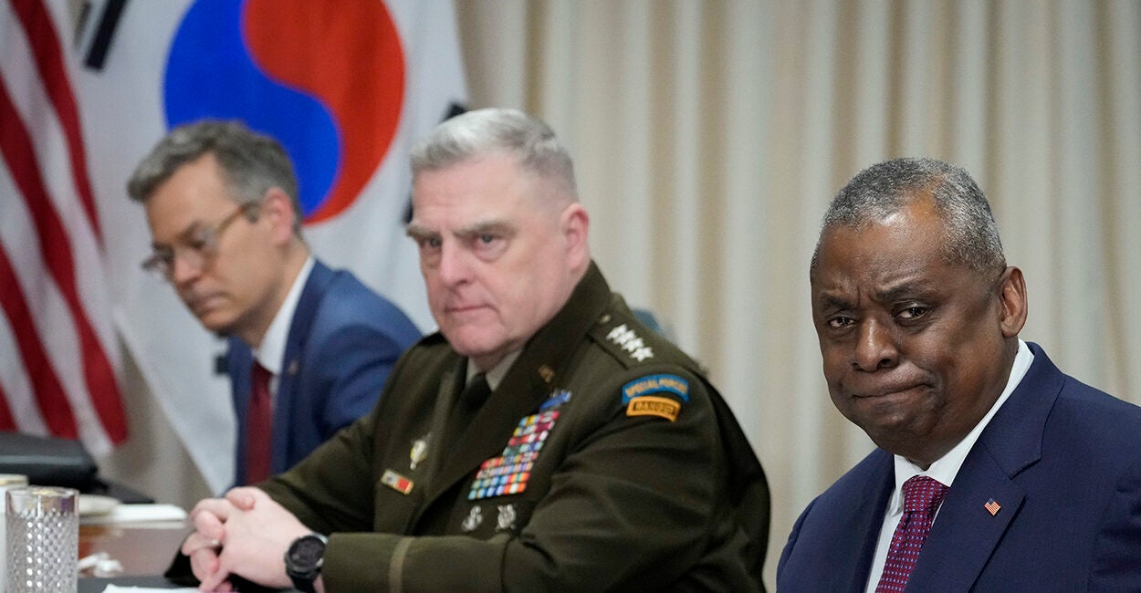 Highest Military Awards Must Use Gender-Neutral Pronouns, DOD Says