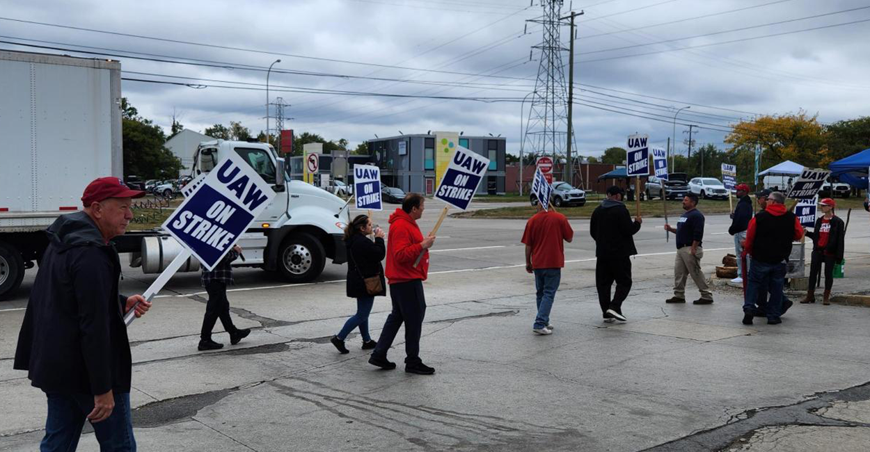 What We Saw at UAW Picket Line Outside Ford's Detroit Plant