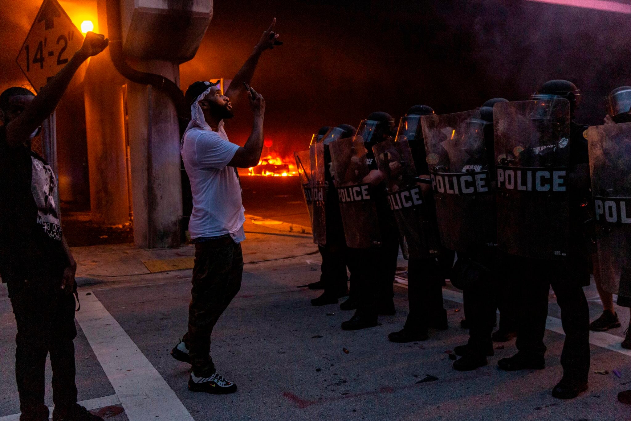 39 Photos Capture America’s Summer of Riots, Arson, and Looting