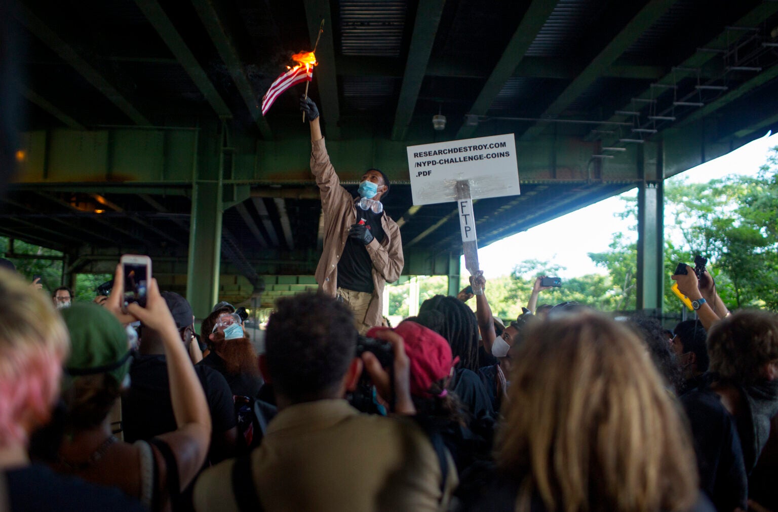 39 Photos Capture America’s Summer of Riots, Arson, and Looting